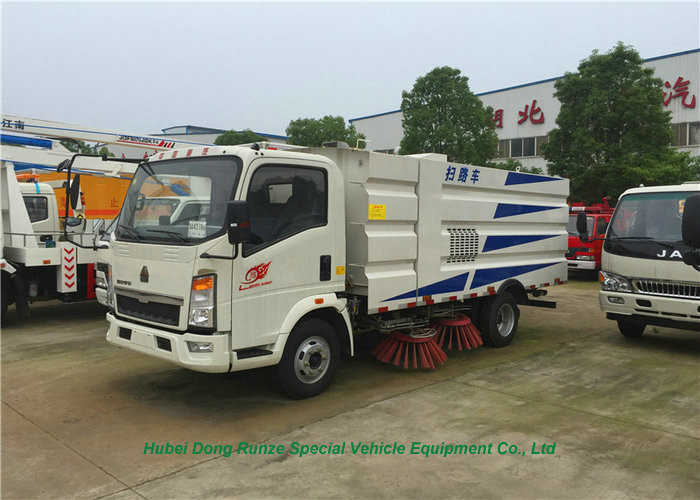 HOWO RHD / LHD Mobile Road Sweeper Truck , Truck Mounted Street Sweeper