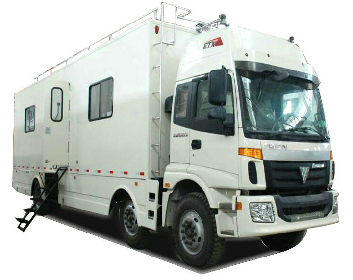 FOTON 6x2 Outdoor Mobile Camping Truck With Living Room and Kitchen