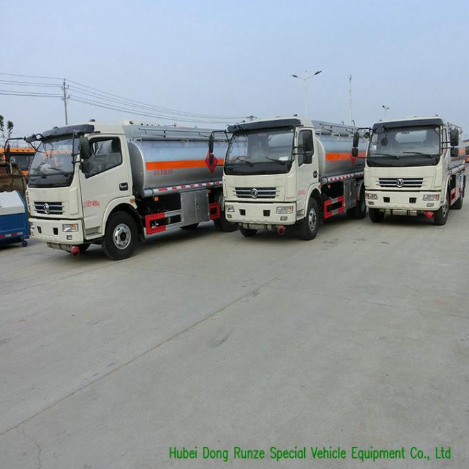 3000L - 6000L Crude Oil Tanker Truck , Mobile Fuel Oil Delivery Truck